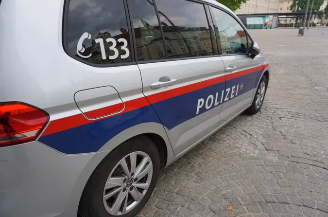 Unfall mit Verletztem in Kirchdorf in Tirol: Polizei sucht nach Zeugen