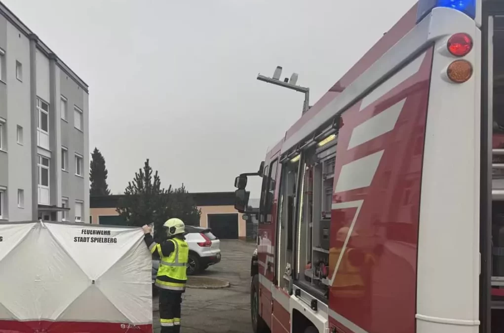 Spielberg: Feuerwehr öffnet Tür nach Notfall in Wohnung
