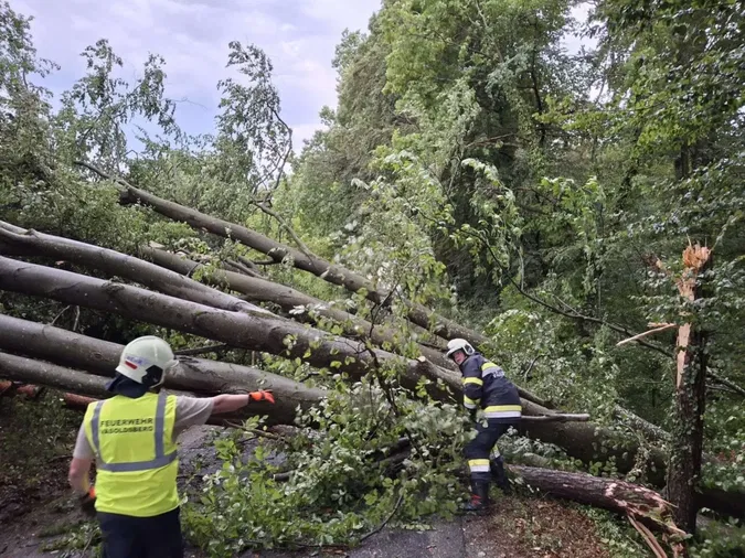 Bilder zeigen Verwüstung: Steirische Feuerwehren im Unwetter-Einsatz