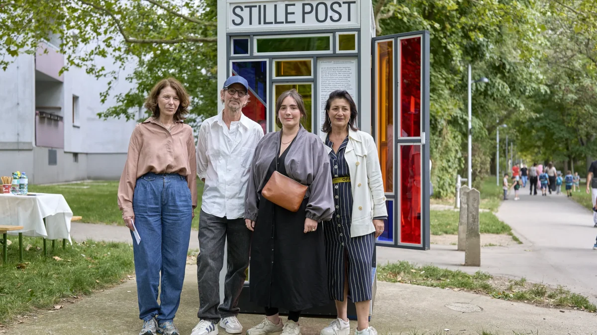 „Stille Post“ im Gemeindebau: Installation macht Nachbarschaft hörbar